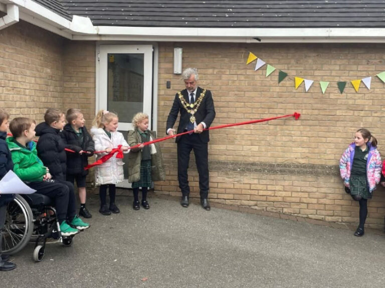 Poole mayor opens new school library